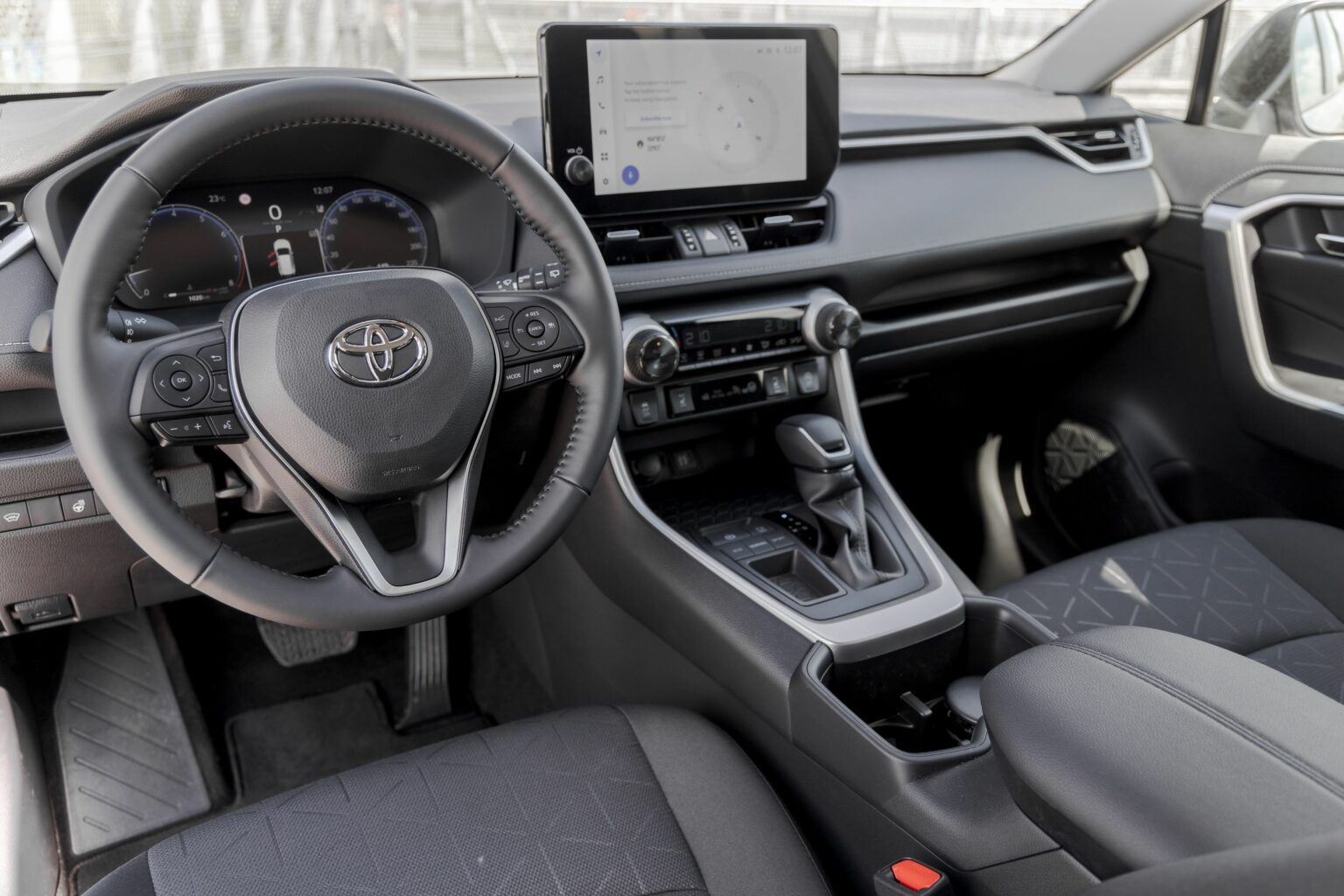 Toyota RAV4 Luxury Silver – Hertz Lease